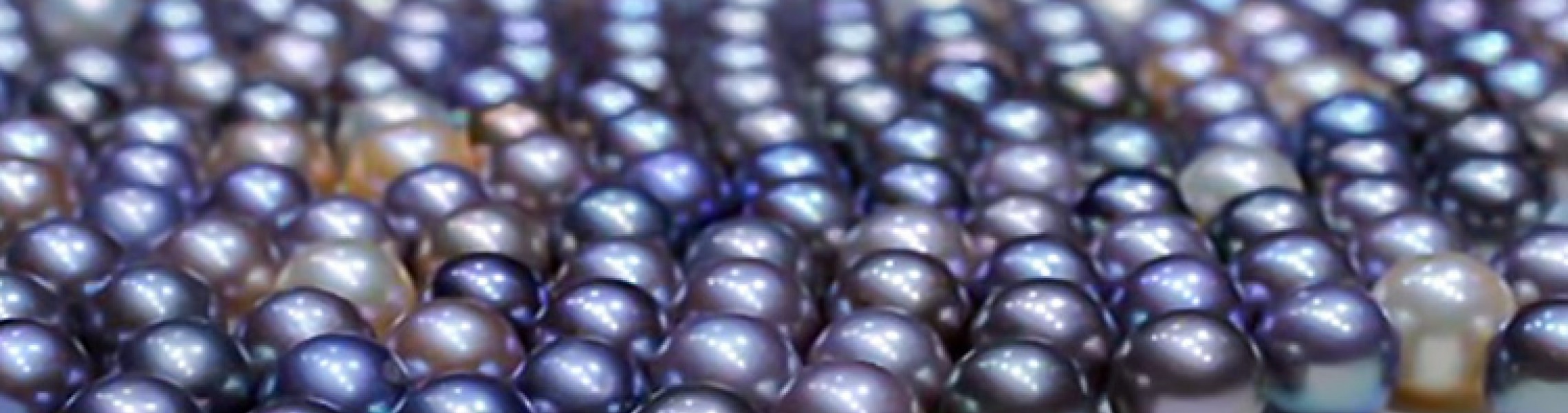 A Quick Guide to Choosing the Perfect Pearl Color