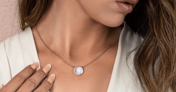 List of the Most Popular White Gemstones: Meanings & Properties