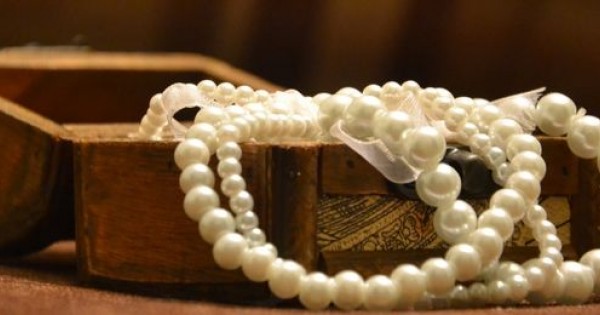 Do Real Pearls Peel? How To Avoid Damaging Your Pearls?